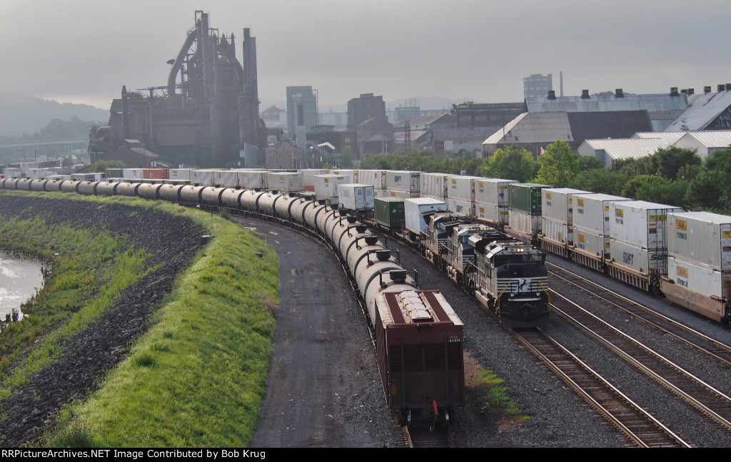 NS 1121 leads westbound stacks through morning haze